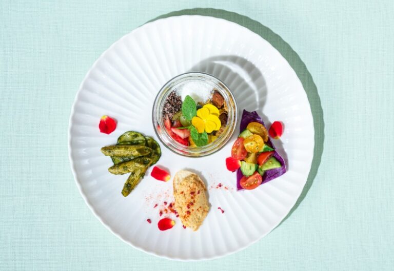 【2025夏】東京で楽しむご褒美アフタヌーンティー5選 桃やアサイーの旬スイーツが大集合！ | ナイスコレクション